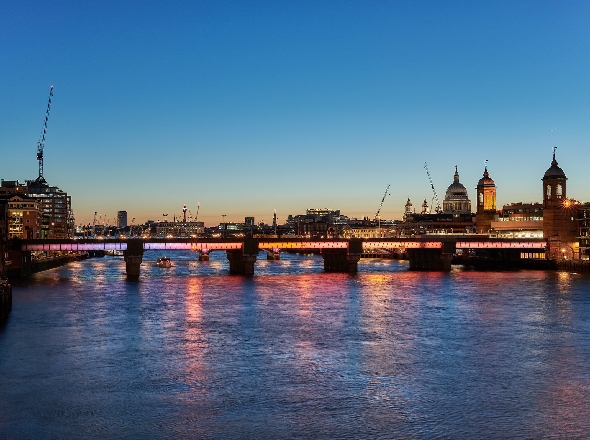 Leo Villareal Illuminates Four London Bridges for Illuminated River ...